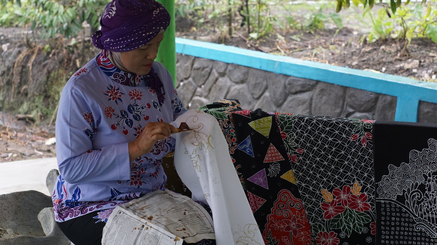 Siti Sundari, dari Keindahan Alam sampai Batik Damaran